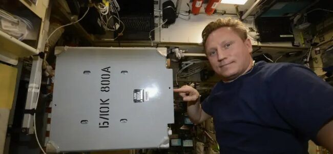 Russian cosmonauts replaced the rechargeable battery in the Zarya ...